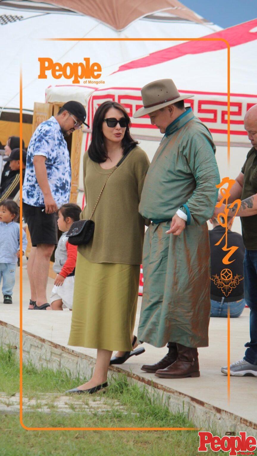 Гэрээ 4 тонн алтаар бүрсэн гэгддэг “Цагаан шонхор” ын Ч Энхтайваны хайртай гэр бүл Peoplenews